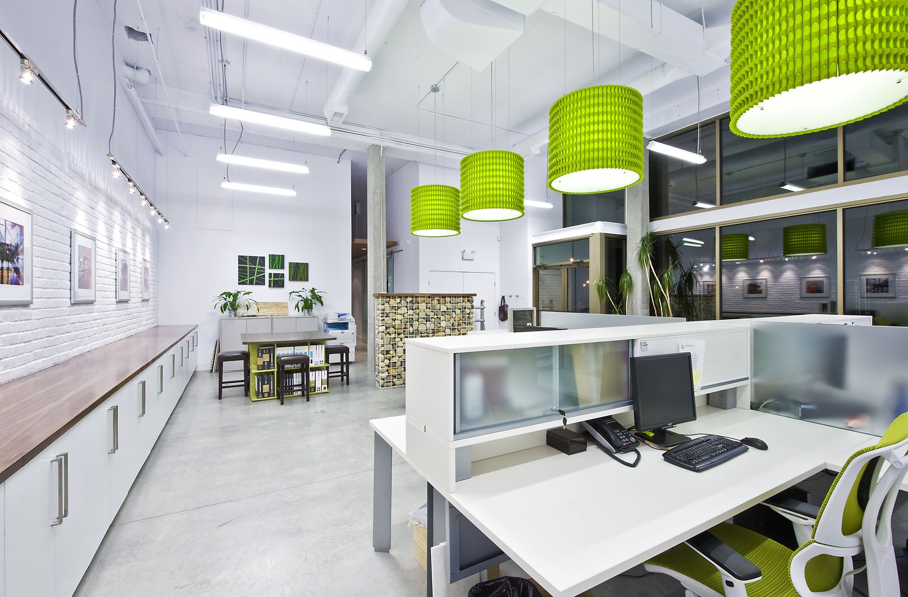 "Ergonomics in Office Design: Maximizing Workplace Efficiency"