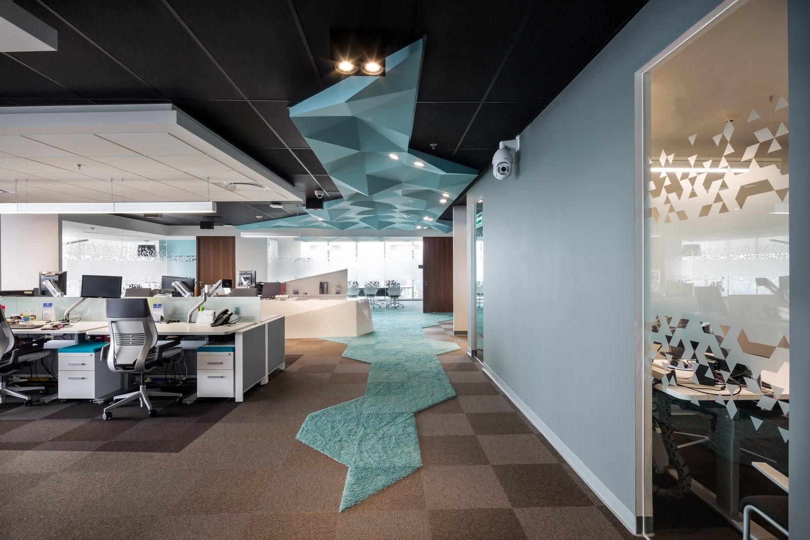 "Modern Office Trends: Innovating Workspace Design"